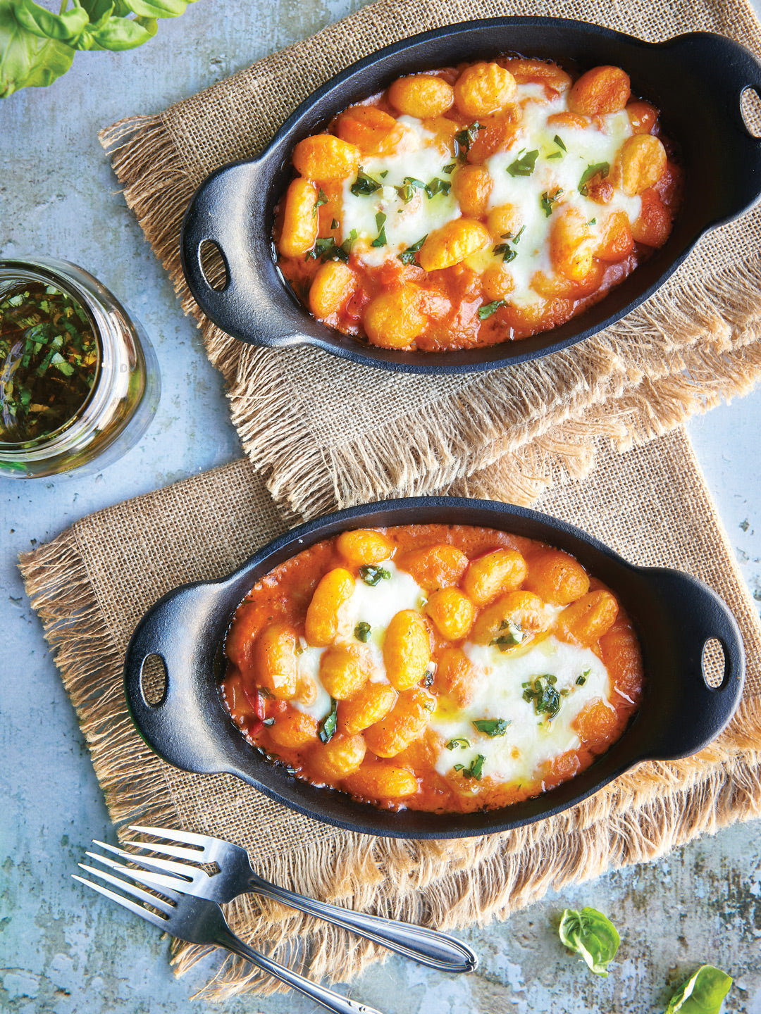 Gnocchis with rosée sauce with fresh mozzarella au gratin – Iris Importing