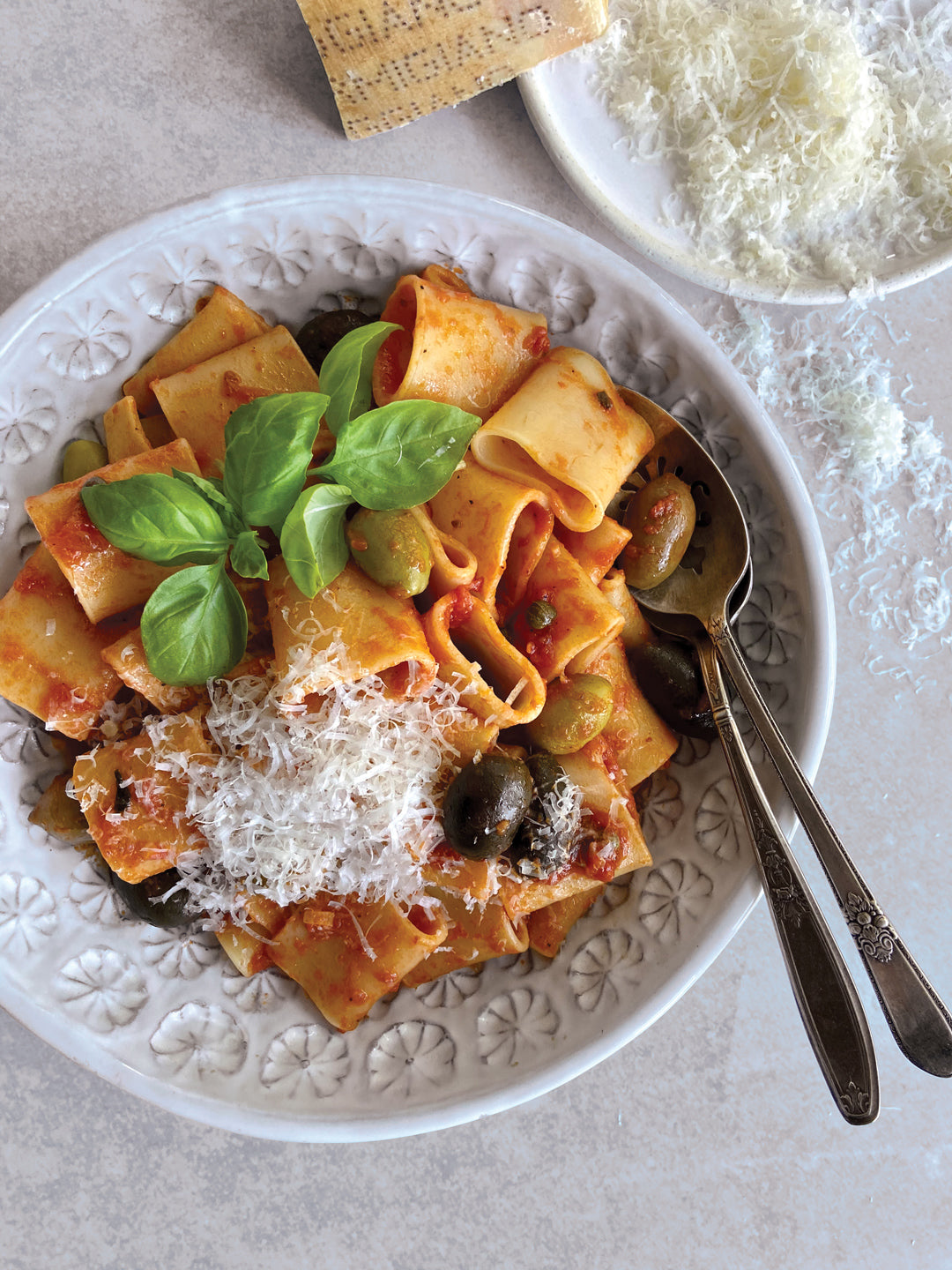 Paccheri Puttanesca sauce – Iris Importing